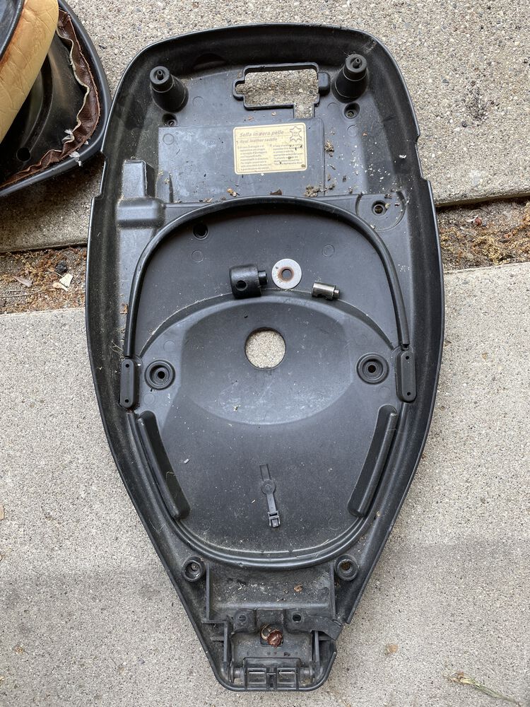 Modern Vespa : [Michigan] LXV split seat pan - free