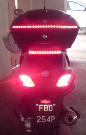 Modern Vespa : Installing brake light on Givi 46 for MP3 500
