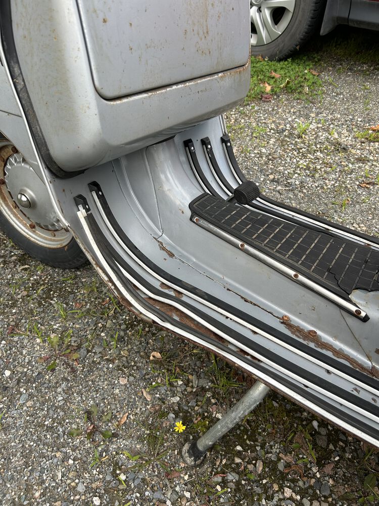 Modern Vespa : [SOLD] Vespa P200e chassis