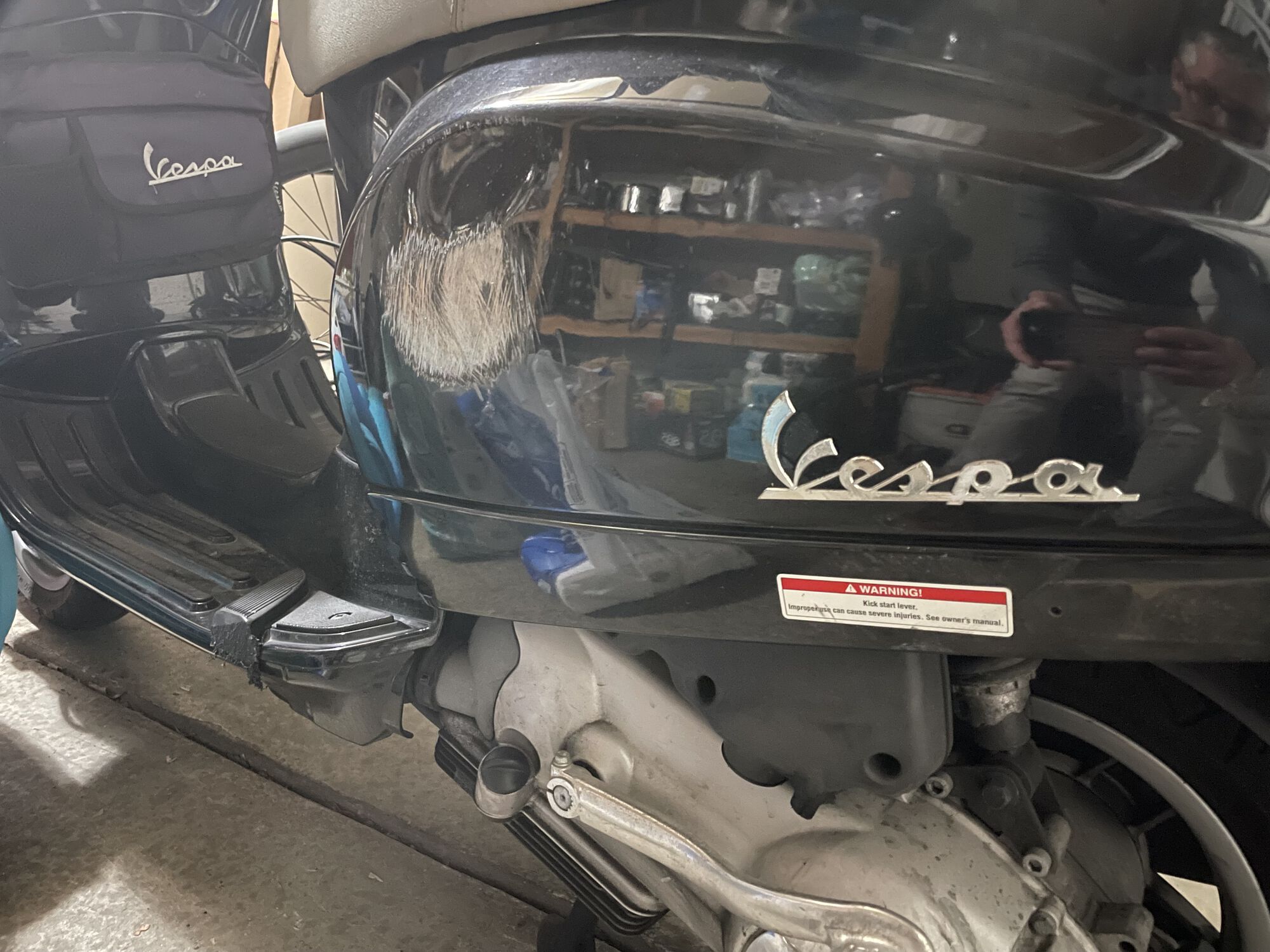 Modern Vespa : First Wipe Out. Oil Now Leaking