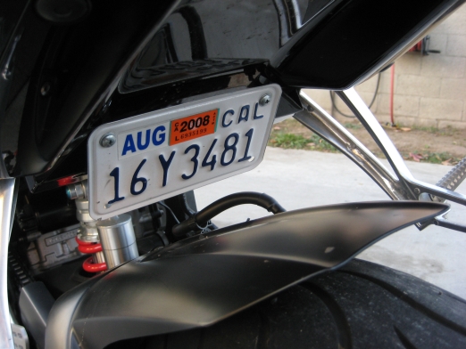 Modern Vespa : Vertical License Plate