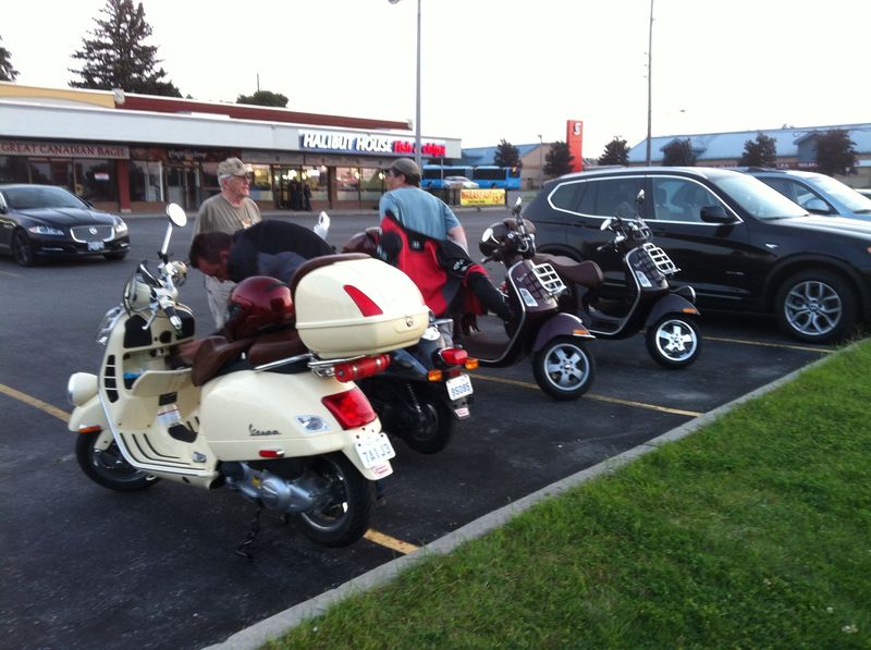 Modern Vespa : Scooter Meetup in Aurora, ON
