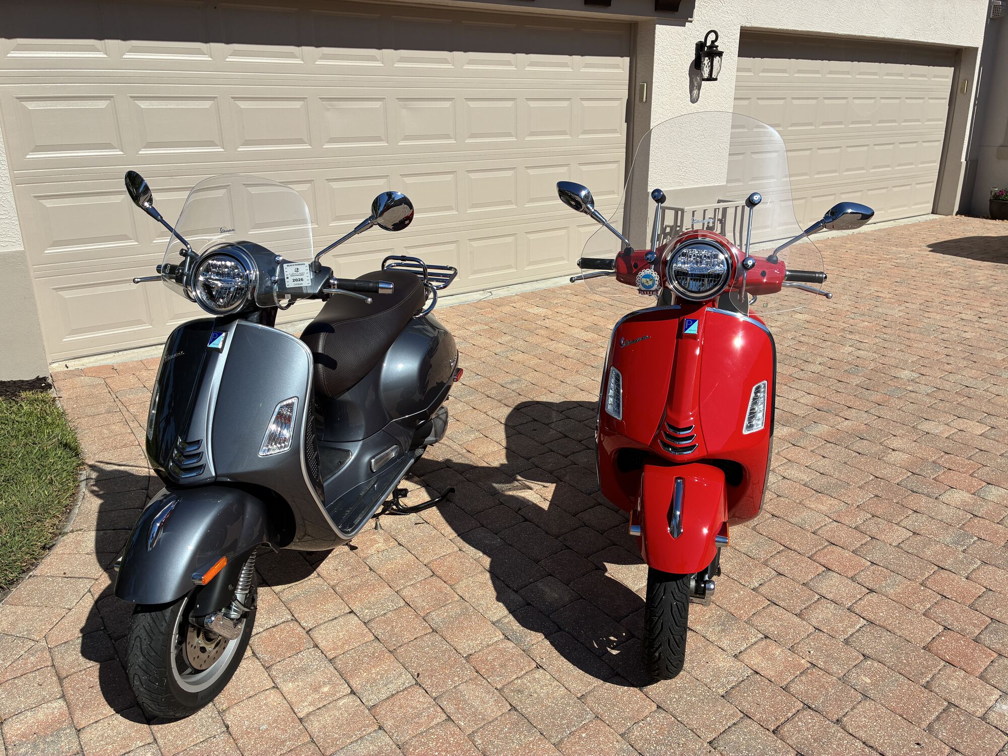 Modern Vespa : Naples,Fl Pair Vespa 300's