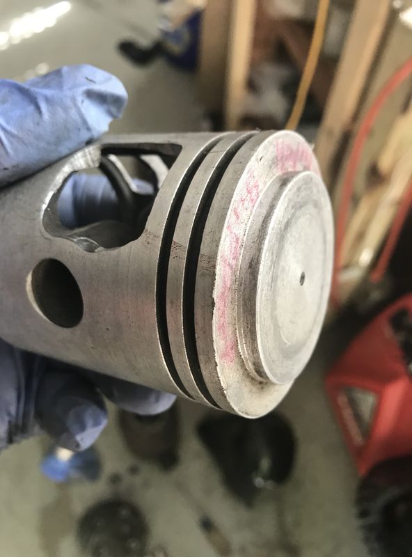 Modern Vespa : Strange piston