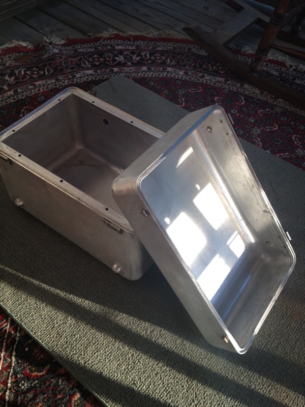 Modern Vespa : Top Box Mod: Zero Case