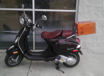 Modern Vespa : new top case...