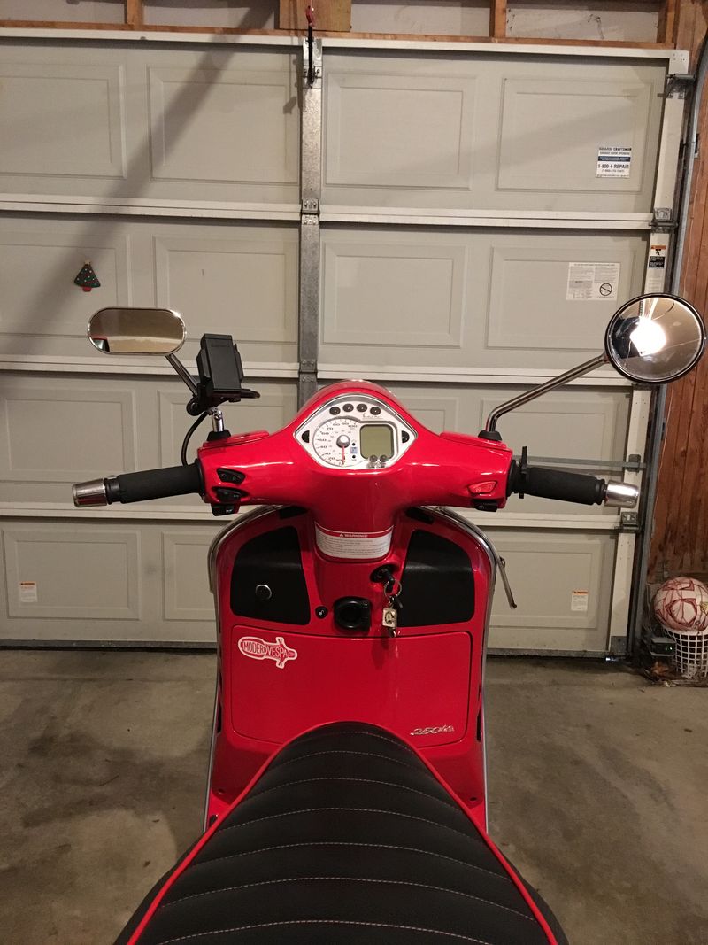 Modern Vespa : Mirror Mod Monday