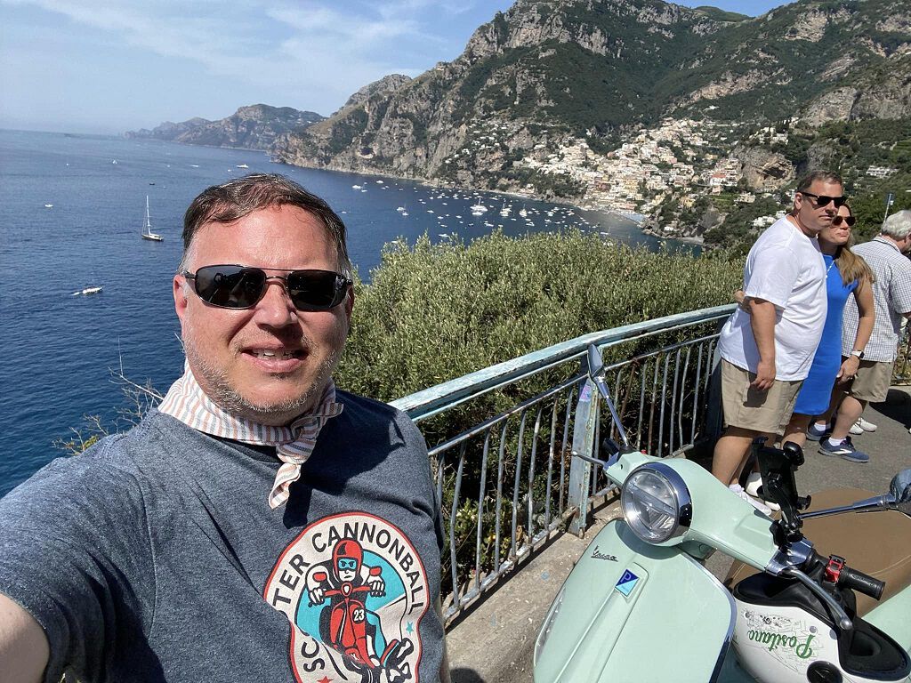Modern Vespa : Riding the Amalfi Coast