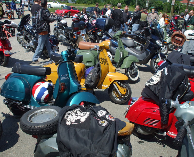 Modern Vespa : Queen City Mods v. Rockers 6/2 plenty of pics