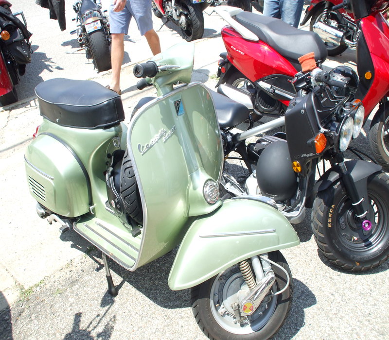 Modern Vespa : Queen City Mods v. Rockers 6/2 plenty of pics