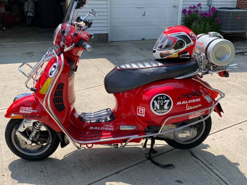 Modern Vespa : Rear crash bars, yay or nay?