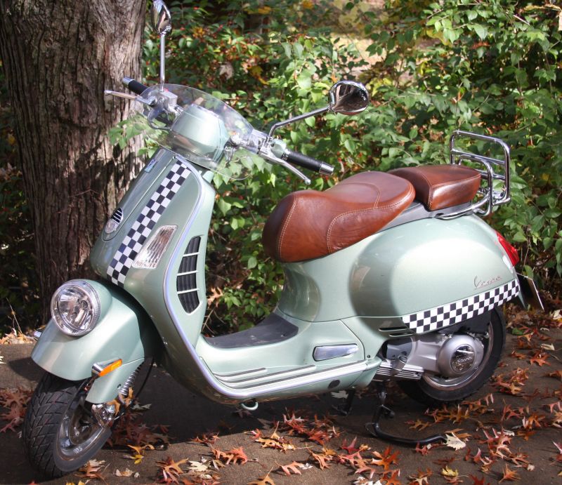 Modern Vespa : My new GTV in all her checkered GLORY!
