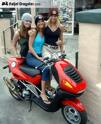 Modern Vespa : scooter babes (NSFW!!!!)