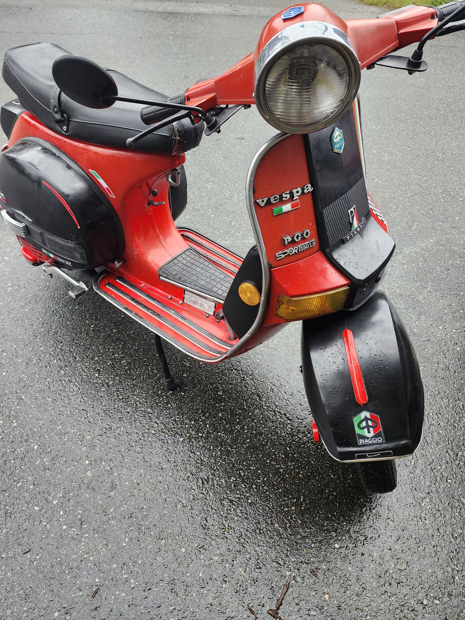 Modern Vespa : Rear wheel lock up