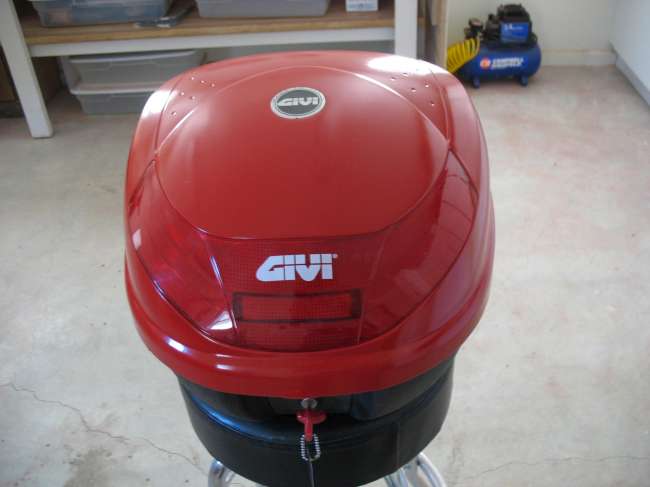 Modern Vespa : Painted my Givi E30