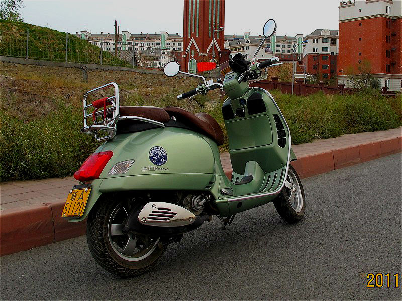 Modern Vespa : Vespa "GTV" all in one place