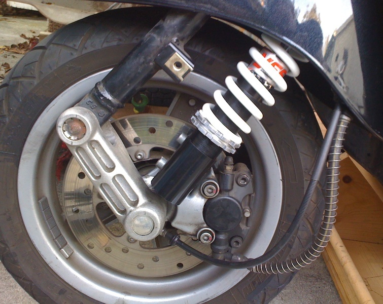 Modern Vespa : Need help/advice fitting front LX150 with new YSS shock