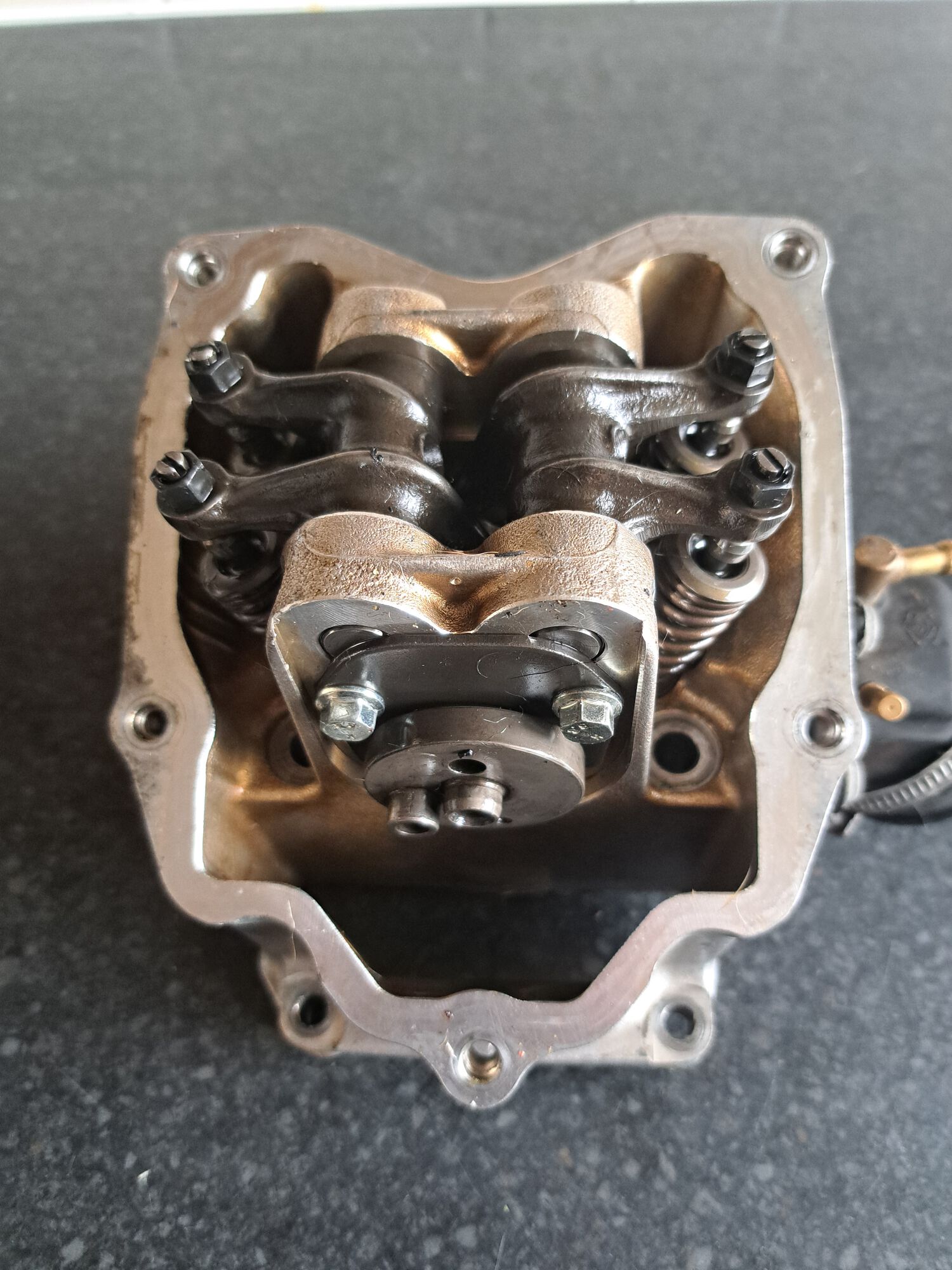 Modern Vespa : Camshaft and valves