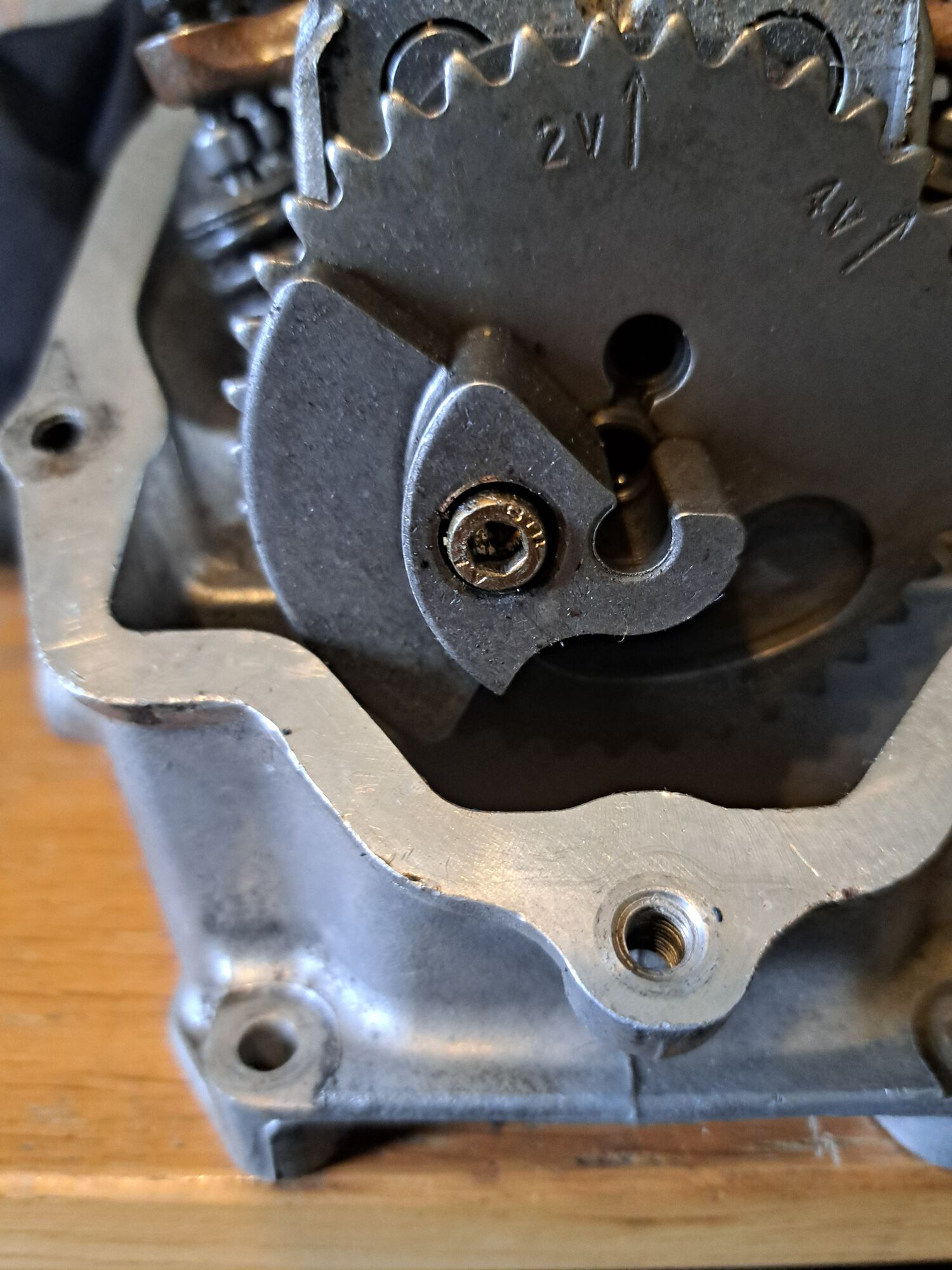 Modern Vespa : Camshaft and valves