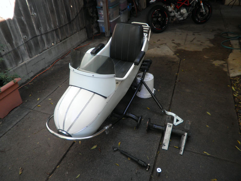 Modern Vespa : Cozy Rocket sidecar with extras in SoCal