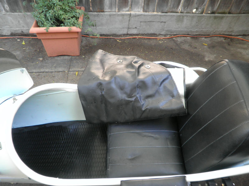 Modern Vespa : Cozy Rocket sidecar with extras in SoCal