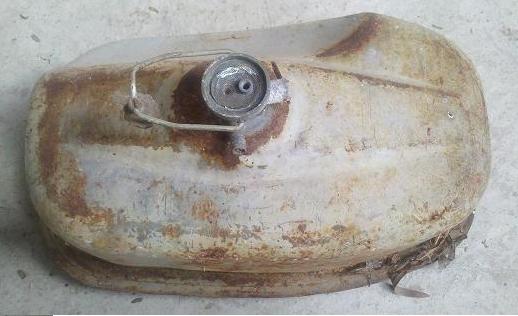 Modern Vespa : Help identify gas tanks