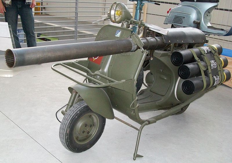 Modern Vespa : Gun rack