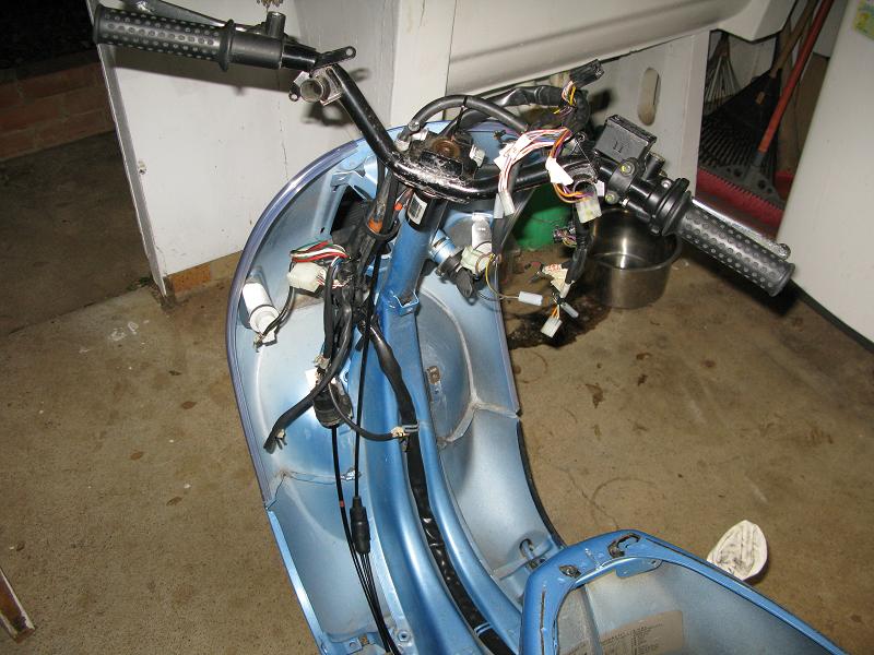 Modern Vespa : Conversion: Fitting a Vespa LX with 150cc 2-stroke engine.