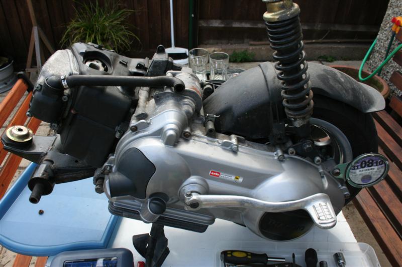 Modern Vespa : ET4 rear shock replacement