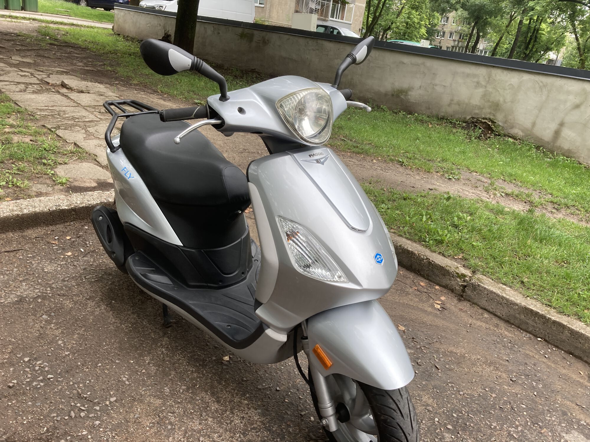 Modern Vespa : Introduction - a new owner of Piaggio scooter