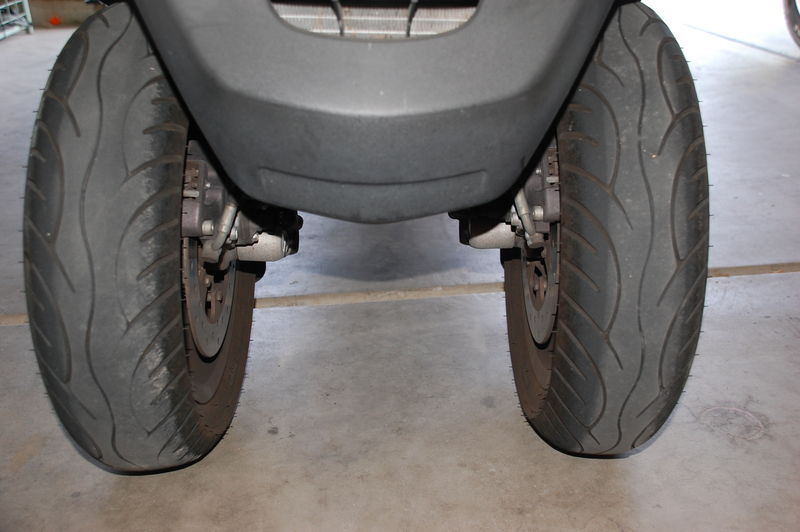 Modern Vespa : Head bearings & notchy steering?