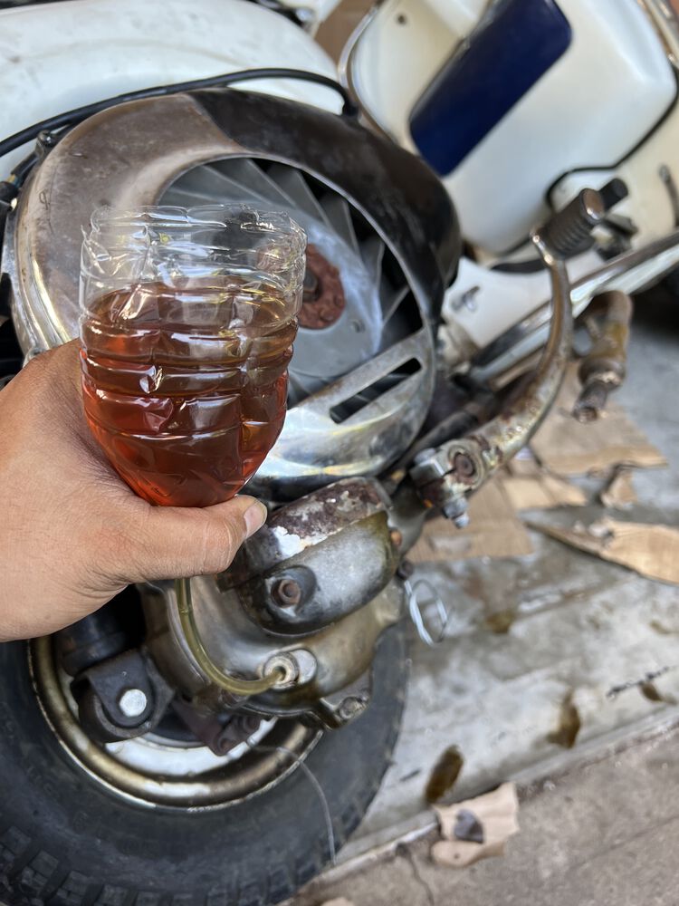 Modern Vespa : vbb rear wheel oil leaking, i'm lost