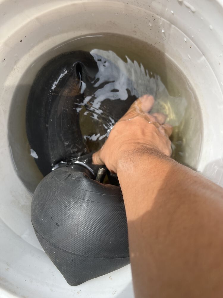 Modern Vespa : vbb rear wheel oil leaking, i'm lost