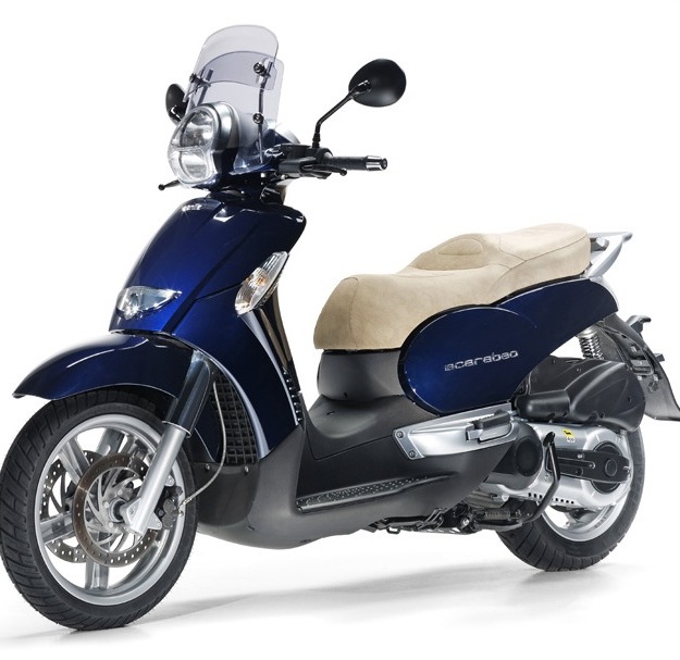 Modern Vespa : Motorcycle Vs. Scooter