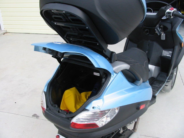 Modern Vespa : trunk