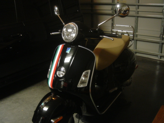 Modern Vespa : Stripes on Vespas