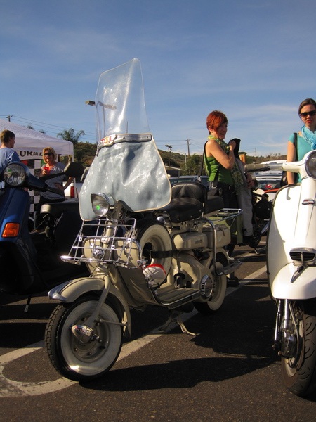 Modern Vespa : rockers vs mods San Diego