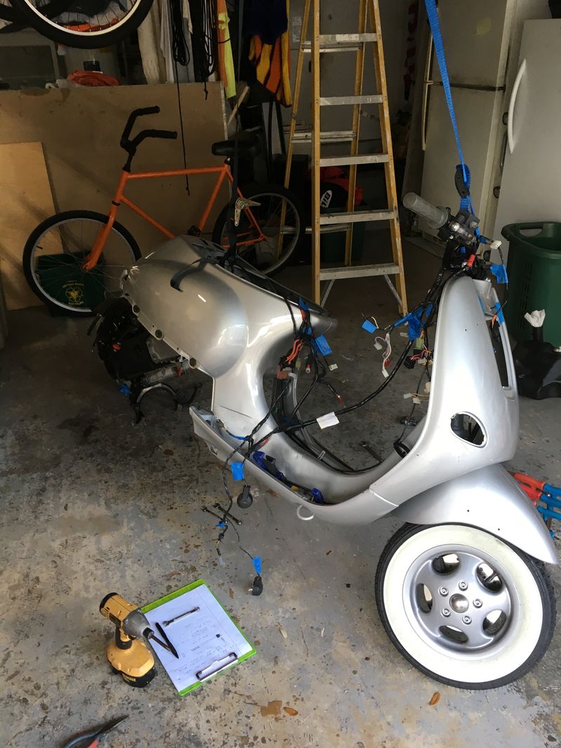 Modern Vespa : et4 paint project