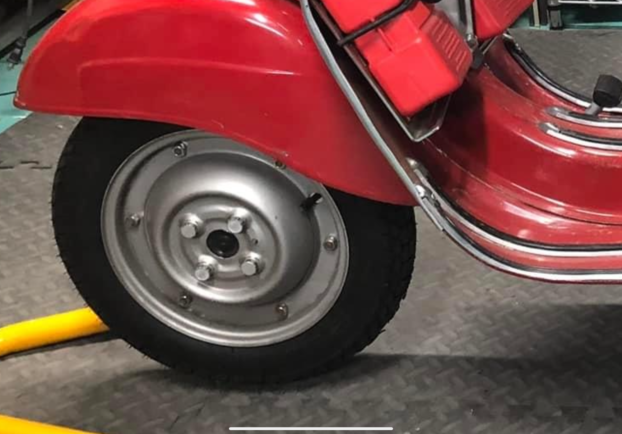 Modern Vespa : Repainting Rims Etc