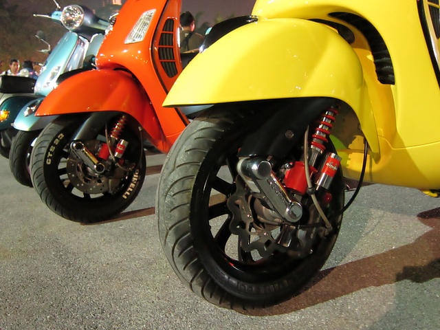 Modern Vespa : 12 inch custom rims for my modern vespa