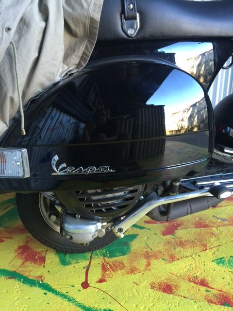 Modern Vespa : Kick starting.