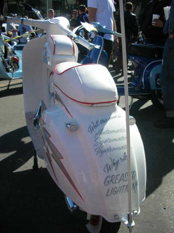 Modern Vespa : Vintage owners, Show off your Custom paint jobs.
