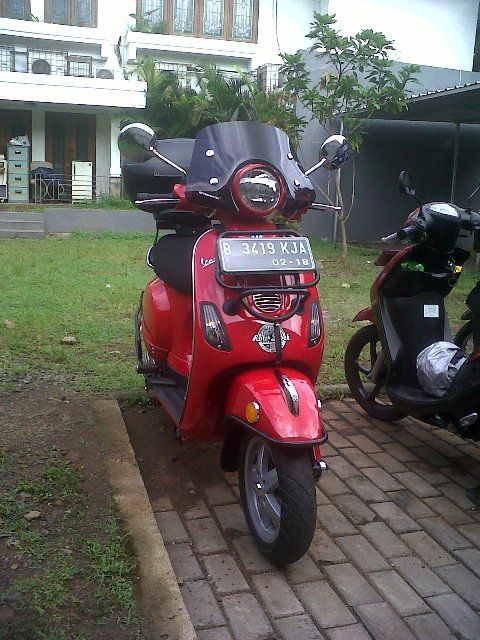 Modern Vespa : Red LX150ie (VeMi : Vespa Merah Bini / Wife's Red Vespa)