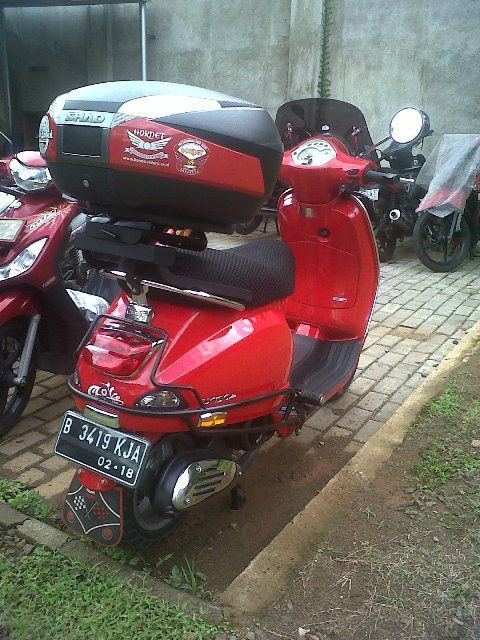 Modern Vespa : Red LX150ie (VeMi : Vespa Merah Bini / Wife's Red Vespa)