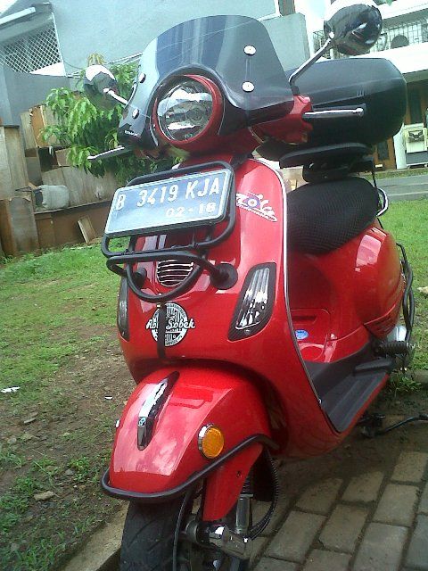 Modern Vespa : Red LX150ie (VeMi : Vespa Merah Bini / Wife's Red Vespa)