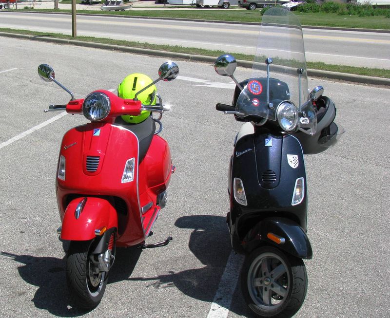Modern Vespa : Side-by-side photos/pics of various Vespas