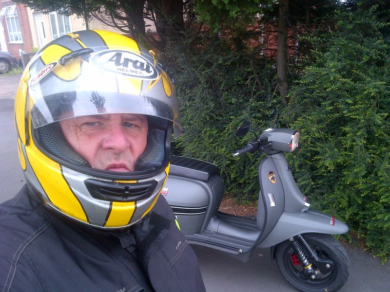 Modern Vespa : 33% off the New Scomadi 300