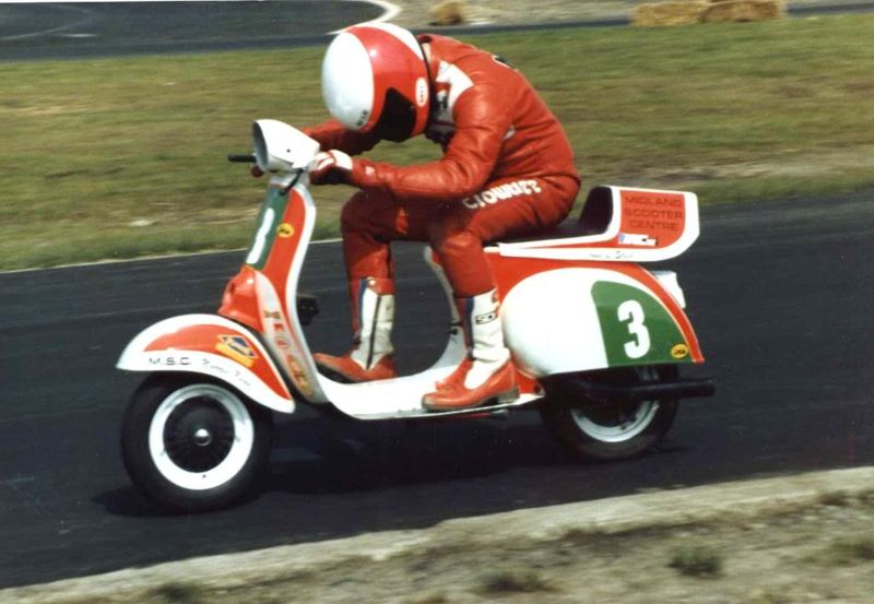 Modern Vespa : Is it bad form to Tuck on a Vespa?