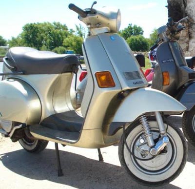 Modern Vespa : Vespas are great arent they