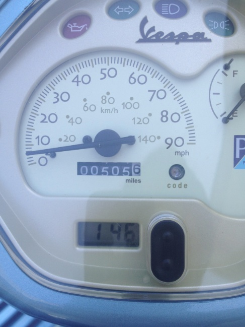 Modern Vespa : speedo shows 5mph when stopped